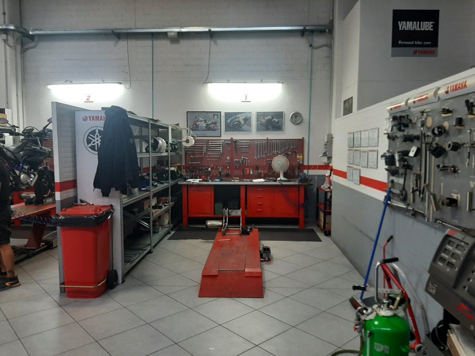 Allestimento per officina auto e moto - Tonioni